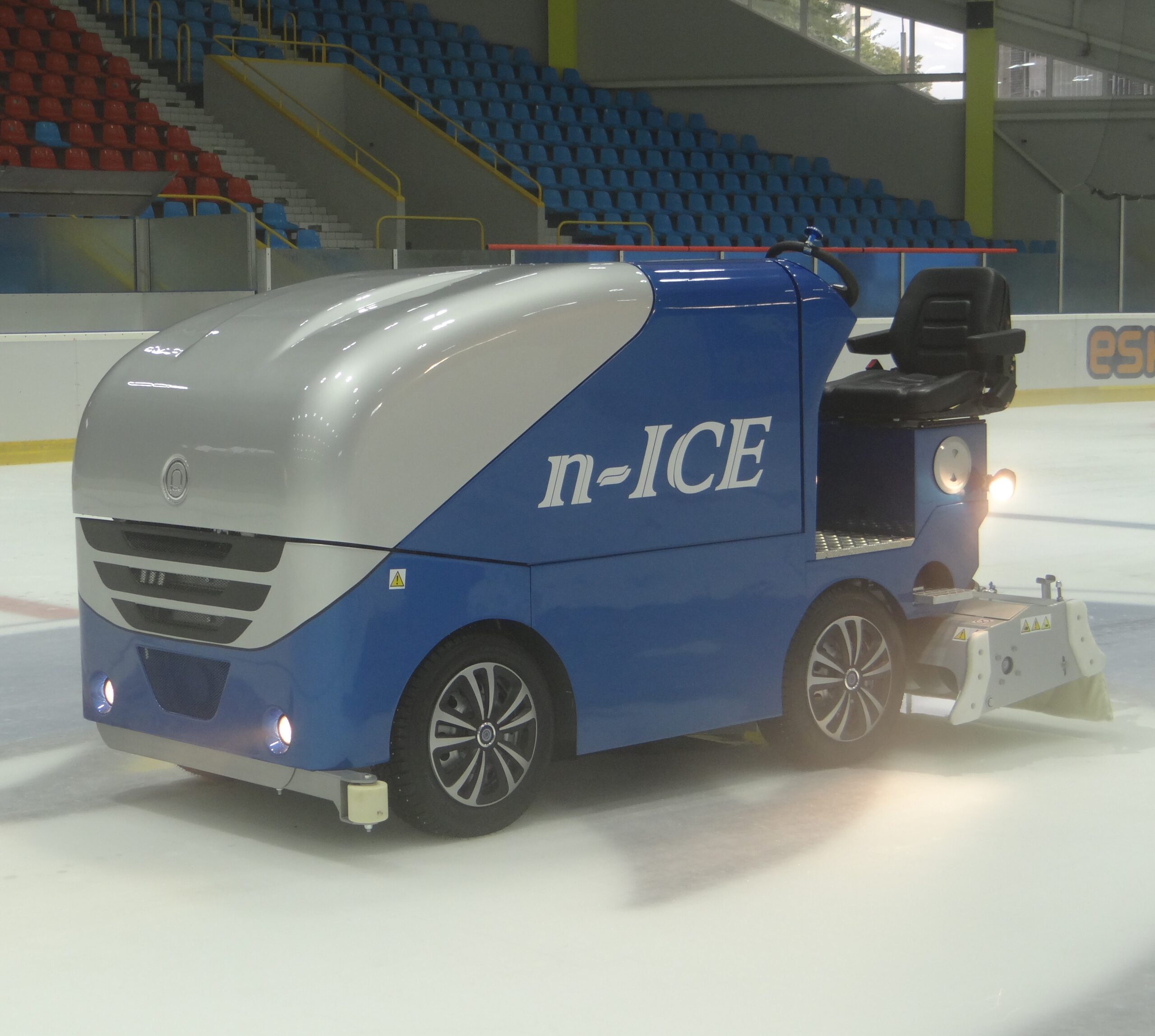 Standard equipment M800 - n-icegroup