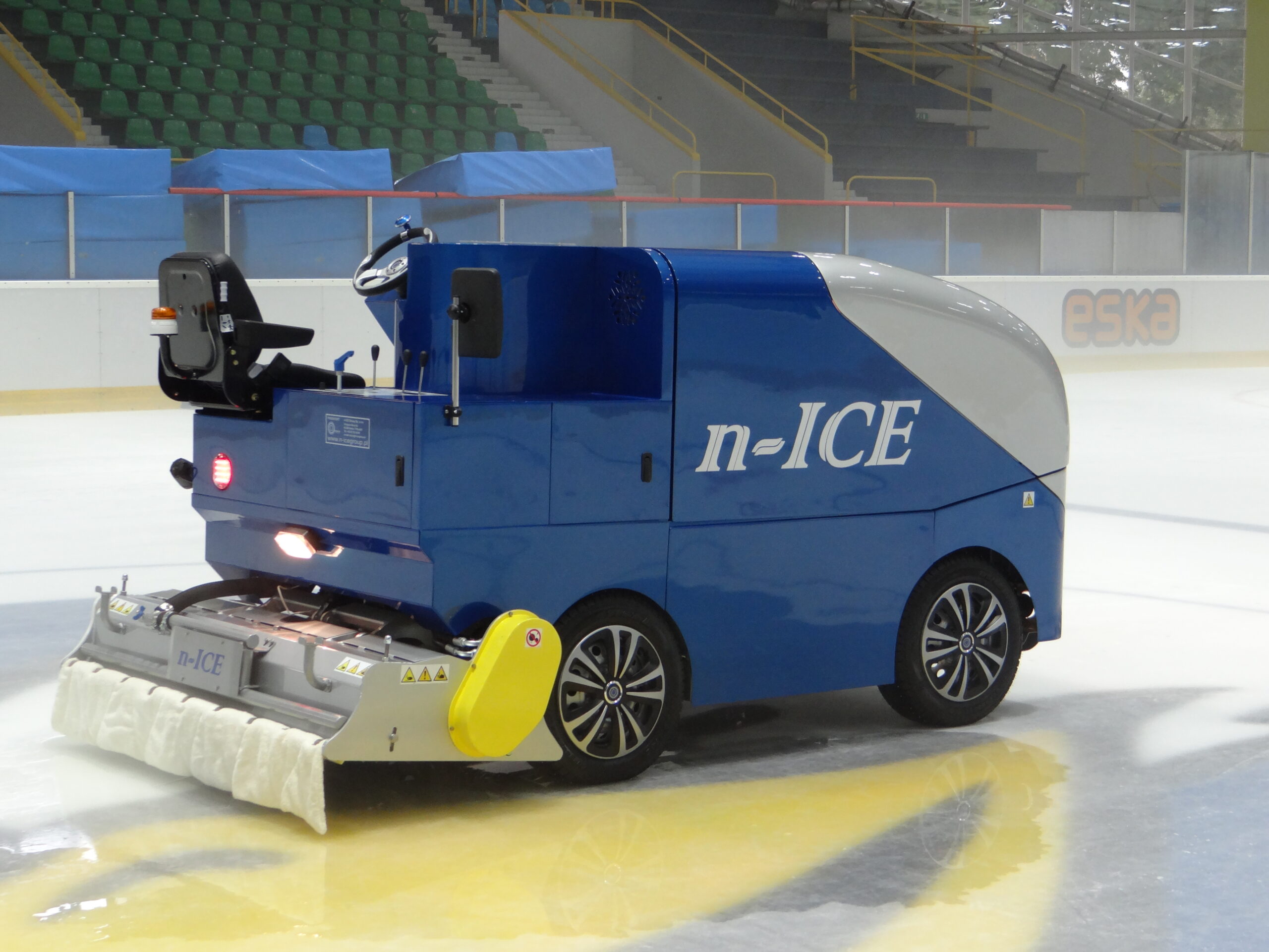 Standard equipment M800 - n-icegroup